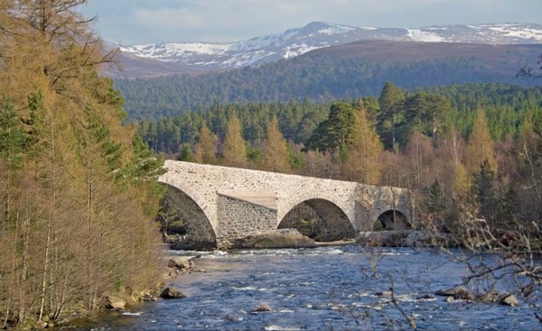 Ness Publishing: Picturing Scotland series: Royal Deeside (Expanded and ...